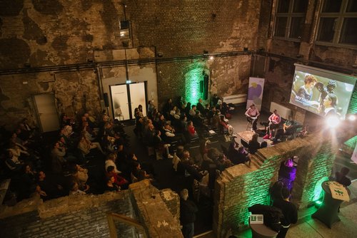 Love myths - neuroscientific perspectives » Leibniz Institute for ...